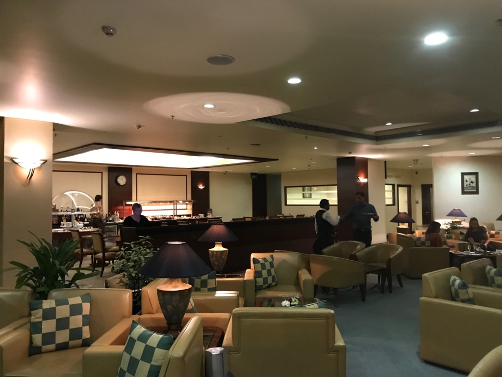 4日目：エミレーツ航空 EK349 コロンボ〜ドバイ(DXB) ファースト - Out of Office サラリーマン週末旅行記録