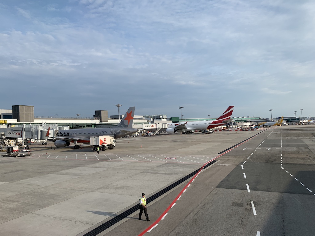 復路：JAL JL712 シンガポール〜成田 ビジネス - Out of Office サラリーマン週末旅行記録