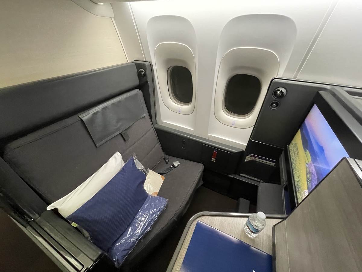 往路：ANA NH159 ニューヨーク(JFK)〜羽田 ビジネス - Out of Office サラリーマン週末旅行記録