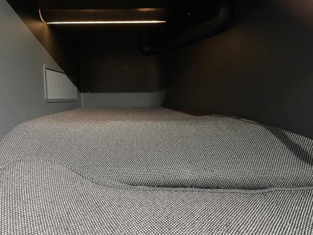 往路：ANA NH159 ニューヨーク(JFK)〜羽田 ビジネス - Out of Office サラリーマン週末旅行記録