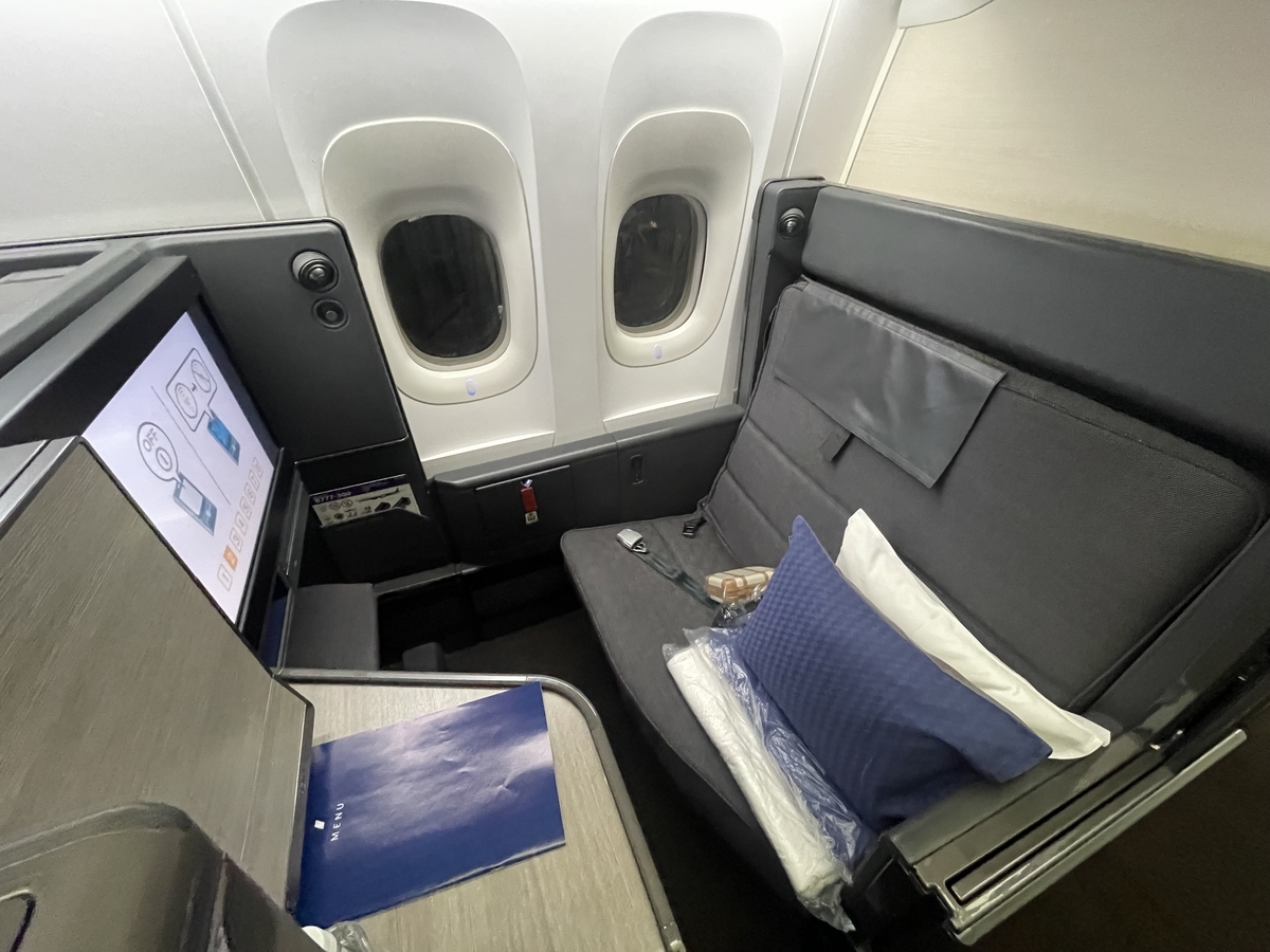 復路：ANA NH160 羽田〜ニューヨーク(JFK) ビジネス - Out of Office サラリーマン週末旅行記録