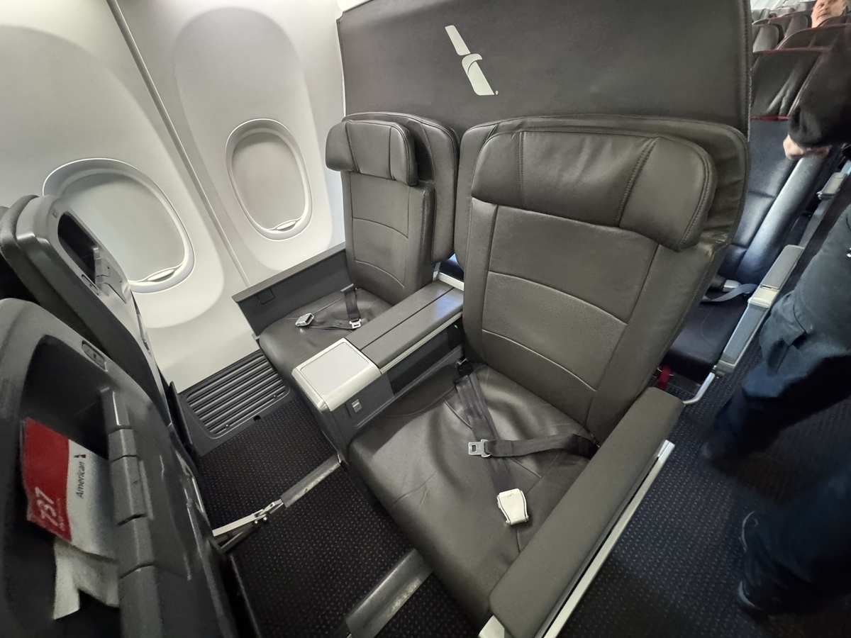 1日目：アメリカン航空 AA937 ダラス〜サンサルバドル ビジネス - Out of Office サラリーマン週末旅行記録