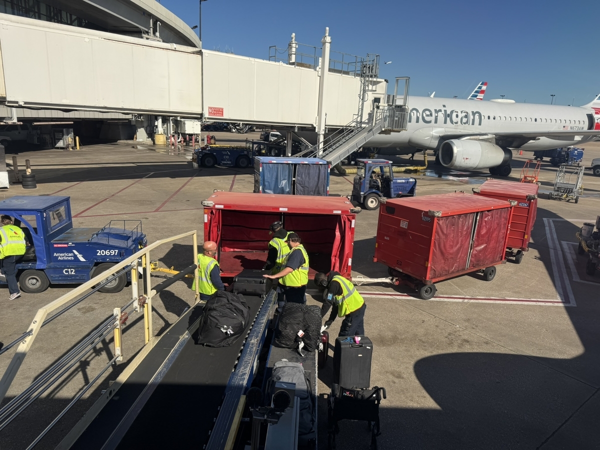 1日目：アメリカン航空 AA937 ダラス〜サンサルバドル ビジネス - Out of Office サラリーマン週末旅行記録