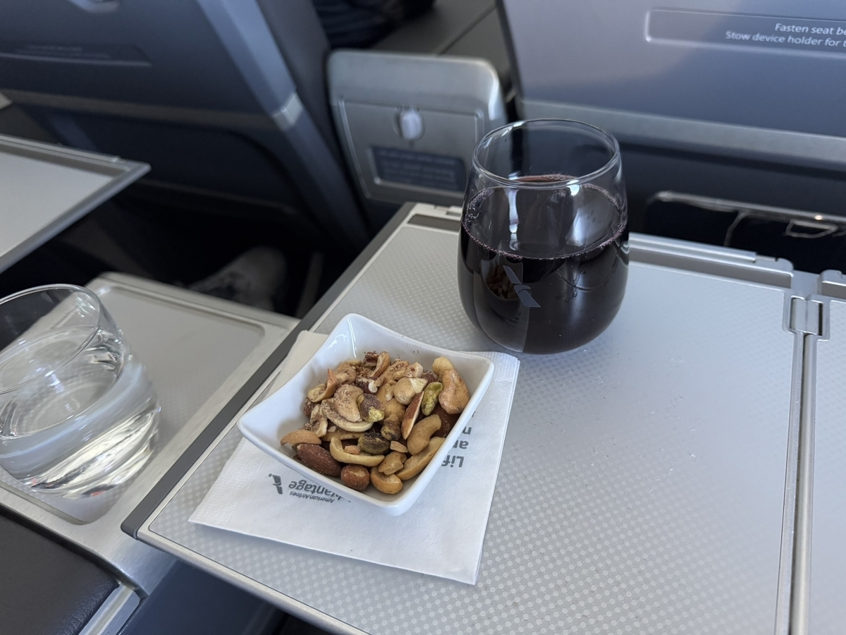 1日目：アメリカン航空 AA937 ダラス〜サンサルバドル ビジネス - Out of Office サラリーマン週末旅行記録
