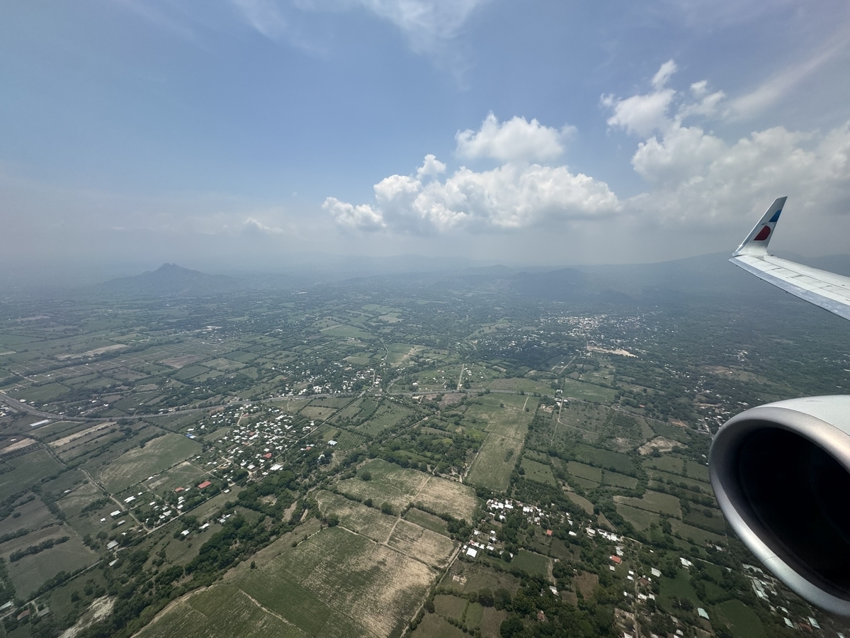 1日目：アメリカン航空 AA937 ダラス〜サンサルバドル ビジネス - Out of Office サラリーマン週末旅行記録