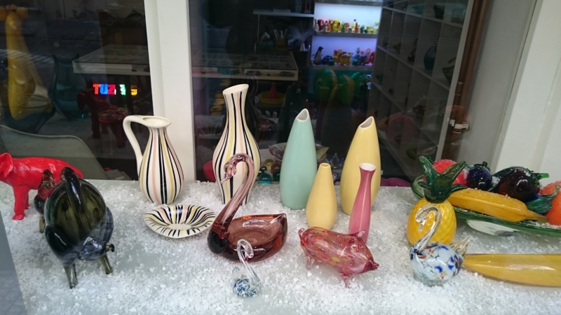 Tuzeks(テュゼックス）：共産党主義時代レプリカインテリアー用品店 [UA-101945528-1] - チェコの情報