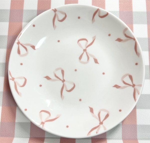 【100均セリア】リボン柄の小皿、チェック柄のミニトレー - 気になる！