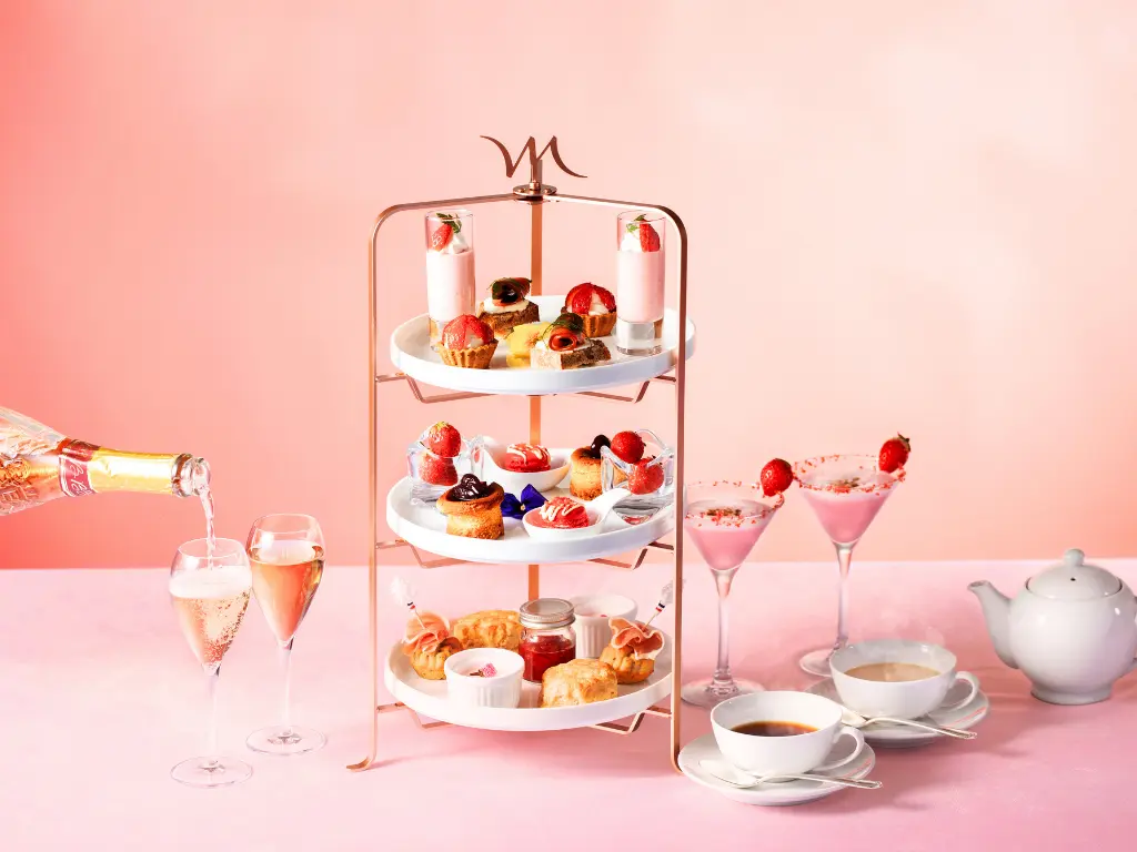 【メルキュール横須賀】横須賀の苺と桜が奏でるアフタヌーンティー。春の香りに包まれたムースやケーキなど - Sweetravel♬