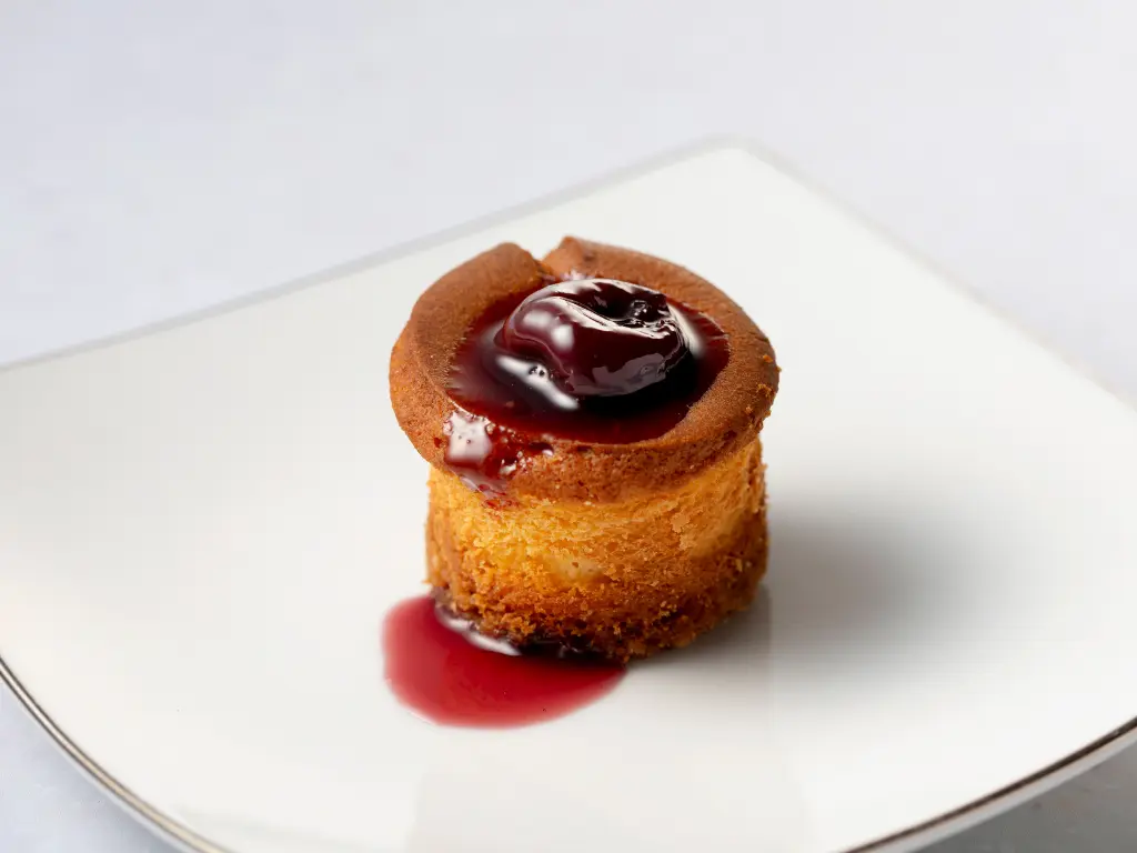 【メルキュール横須賀】横須賀の苺と桜が奏でるアフタヌーンティー。春の香りに包まれたムースやケーキなど - Sweetravel♬