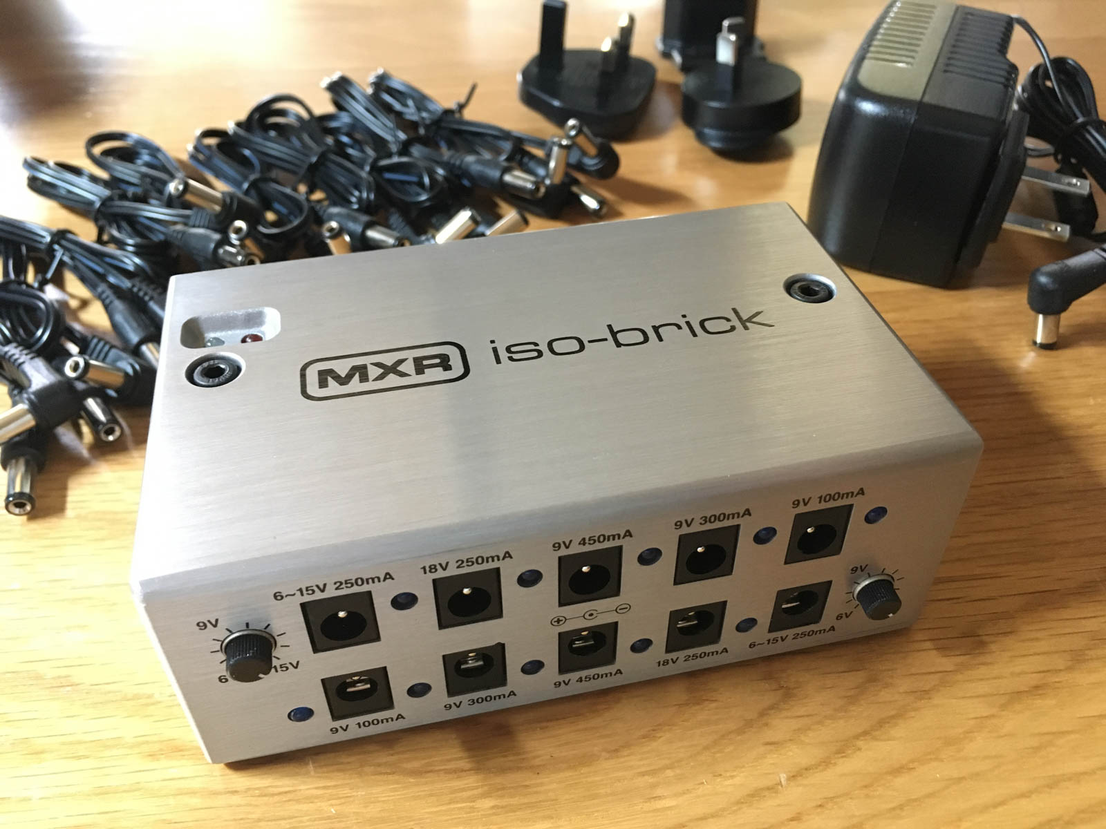MXR M238 iso-brick power supply - 音楽日記