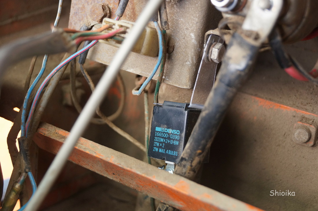 クボタL120型トラクターの整備⑤ ウインカーリレー交換＆グリスアップ - Shioika Blog