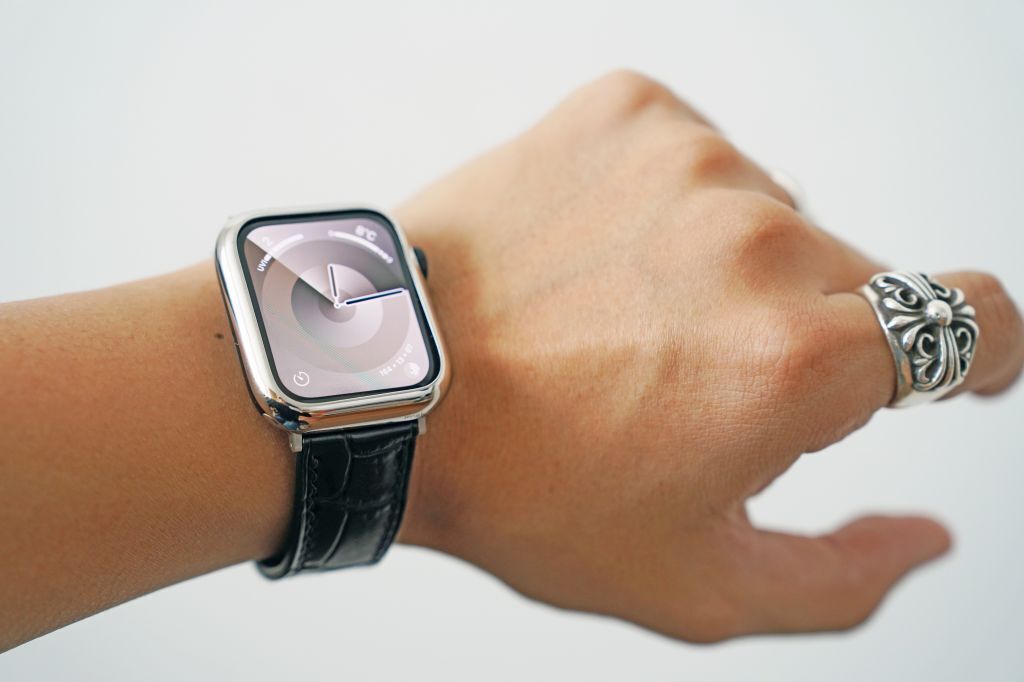 【Apple Watch】一緒に買いたい！おすすめの周辺機器・アクセサリー特集。バンド・ケースでのカスタムが楽しい！充電器にモバイルバッテリー ...