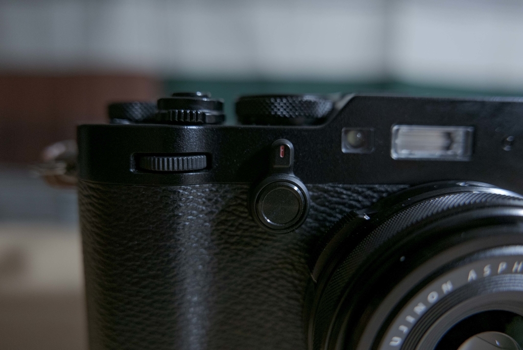 X100Fをゲット？これは名機かもしれない！【外観レビュー】 - 『すぎっち』のジモログ