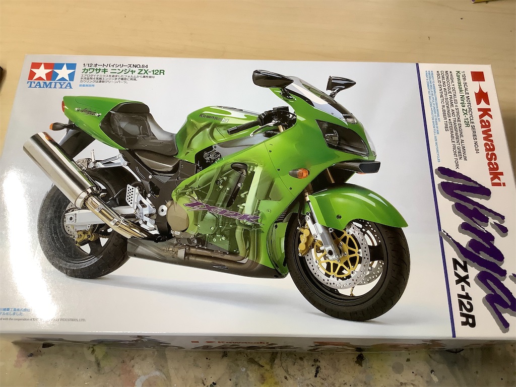 タミヤ ZX–12R 製作＃1【開封編】 - 面倒くさがりがバイクプラモを作る