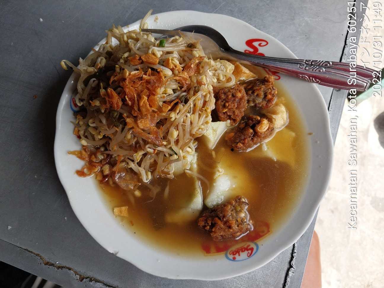 台所水栓部分から水漏れ😅したので、お昼はLontong Barap を食べに - Taka INDONESIA diary