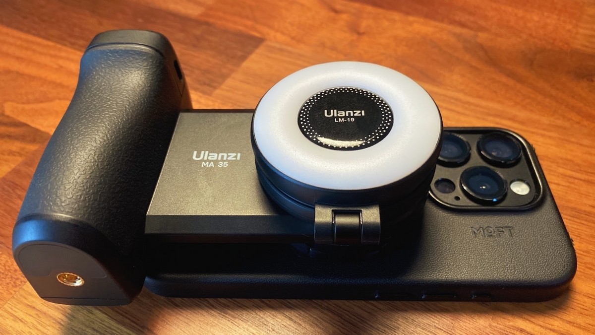 Ulanziから発売されたMA35はMagSafe対応のスマホグリップで、ライトのLM19との組み合わせも魅力的 - TA-LOG