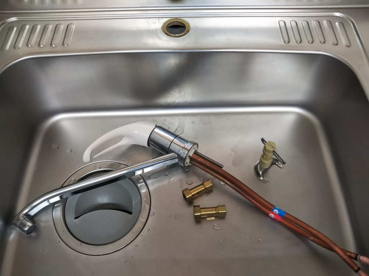 49％割引【一部予約販売】 KVK 流し台用シングルレバー混合栓 取り付け穴兼用型 KM556UG その他 インテリア・住まい・小物-OTA.ON.ARENA.NE.JP