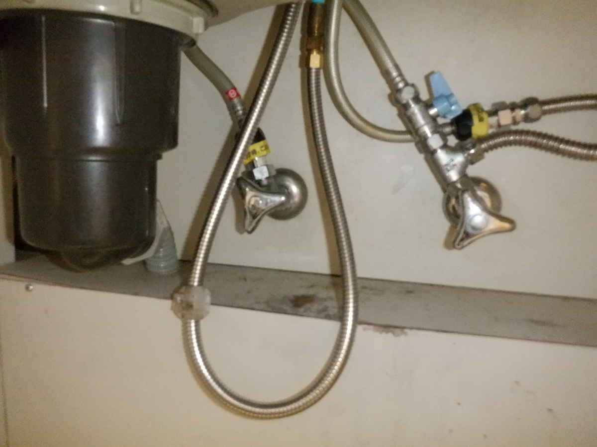 台所水栓 シャワーホース水漏れ修理 TOTO 台付ｼﾝｸﾞﾙﾚﾊﾞｰ水栓（ﾊﾝﾄﾞｼｬﾜｰﾀｲﾌﾟ） TKGG32EB1（EB2も同様） - あなたにも出来るかも？水道修理ブログ