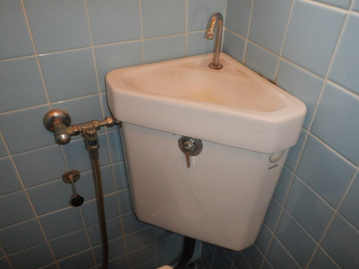 TOTO 手洗付隅付きロータンク S670S 水漏れ修理 ﾎﾞｰﾙﾀｯﾌﾟ・ﾌﾛｰﾄﾊﾞﾙﾌﾞ交換 - あなたにも出来るかも？水道修理ブログ