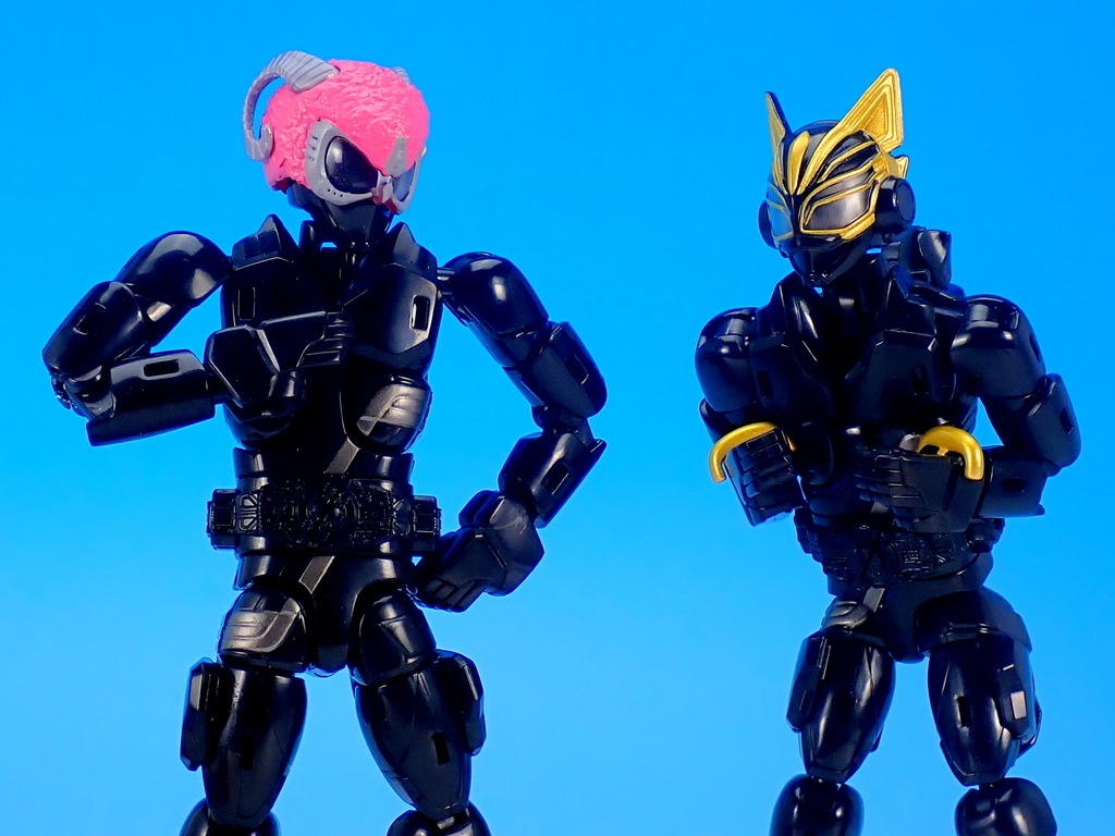 仮面ライダーギーツ リボルブチェンジフィギュア PB02 仮面ライダーナーゴ＆仮面ライダーパンクジャック パーツセット で遊ぶ - YOの玩具箱