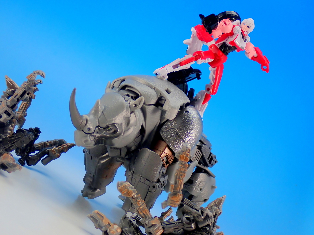 トランスフォーマー スタジオシリーズ SS-113 ライノックス で遊ぶ - YOの玩具箱