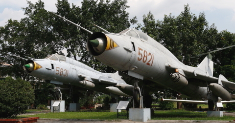 【ベトナム】Su-22の展示機まとめ - 用廃機ハンターが行く！