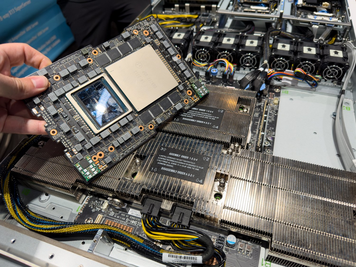 NVIDIA GH200 (Grace-Hopper Superchip)を 1Uサーバーに収めるには？ - Vengineerの妄想