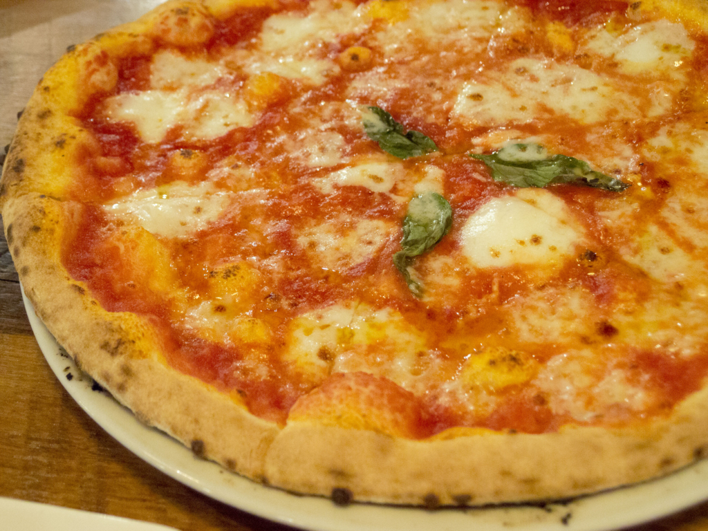 グアムで食べるナポリピザ—クラスト（CRUST Pizzeria Napoletana Guam） - mogu mogu MOGGY