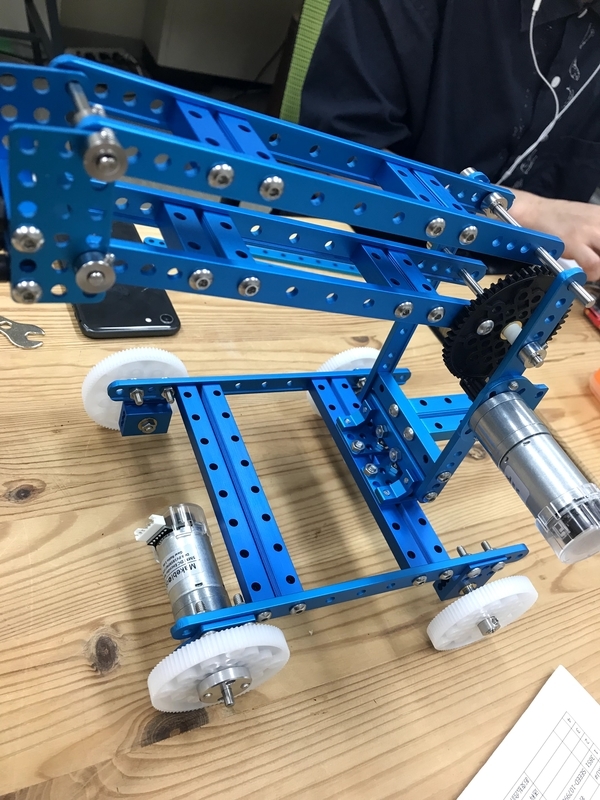 Makeblock mBot Ultimate 2.0 (Ultimate2.0 10-in-1 Robot Kit)を開けてとりあえず ...