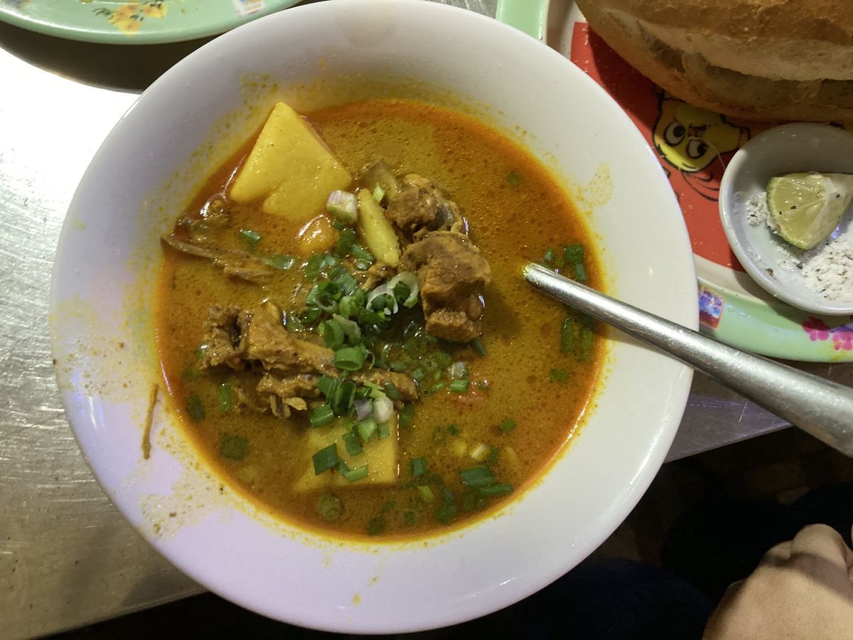 Cari Vit (Duck Curry) をダラットで食す🦆 - XINCHAO ベトナムライフ！！