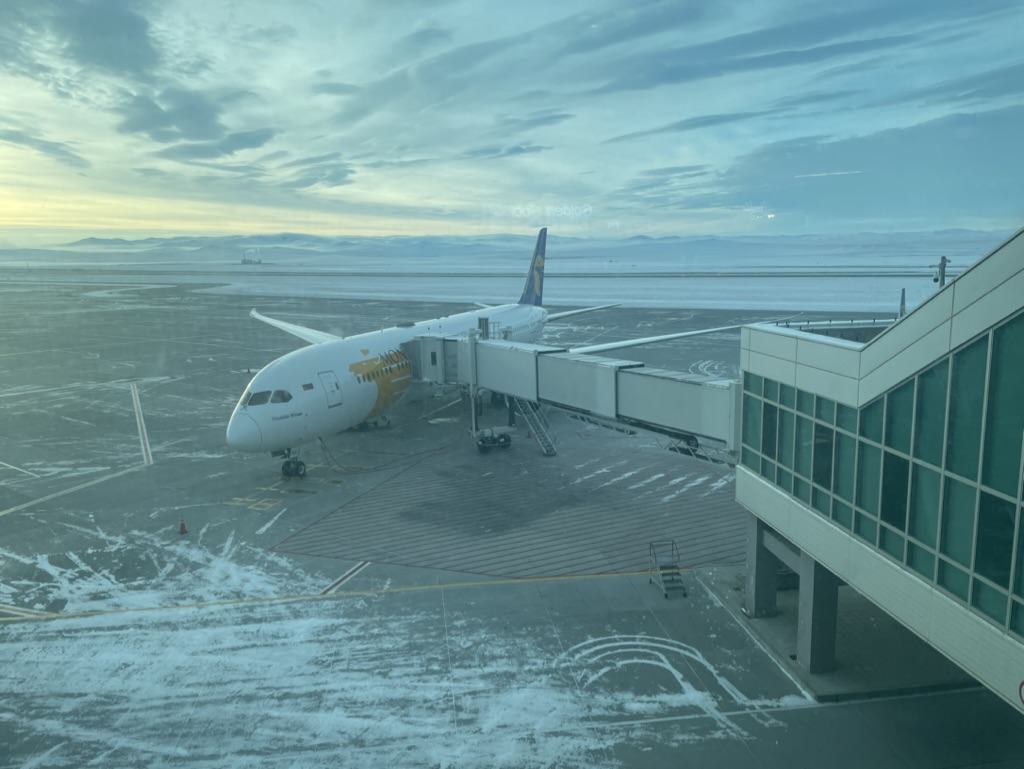 【搭乗記】MIATモンゴル航空の機内食は？成田-ウランバートル往復便のオンラインチェックイン・機内食・座席・モニター・獲得マイルなど実体験紹介 ...