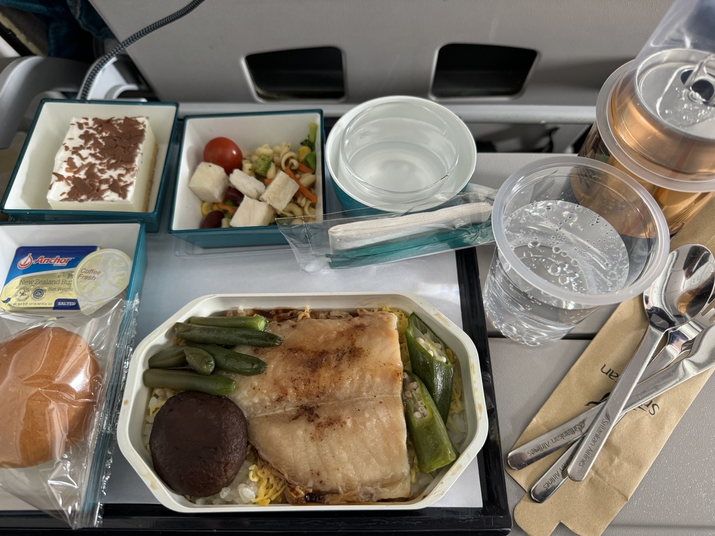【搭乗記】スリランカ航空の機内食は？ 成田-コロンボ往復便の機内食・座席・モニター・獲得マイル・オンラインチェックインなど実体験紹介 ...