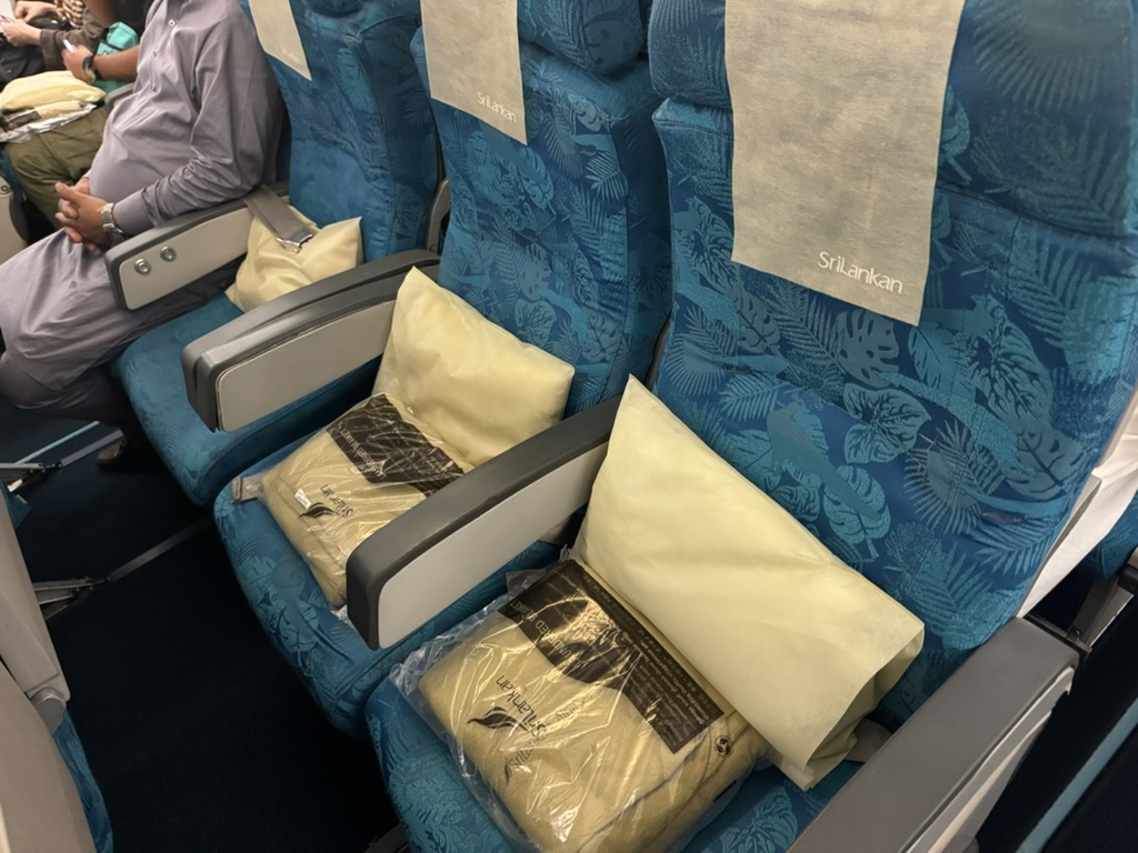 【搭乗記】スリランカ航空の機内食は？ 成田-コロンボ往復便の機内食・座席・モニター・獲得マイル・オンラインチェックインなど実体験紹介 ...