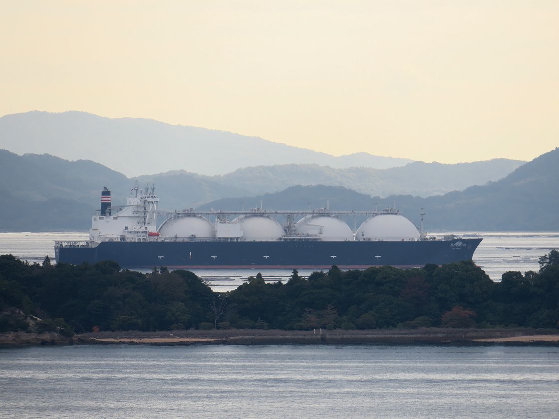 海辺の風景・大型LNG船Dream - 安芸君の散歩画像1