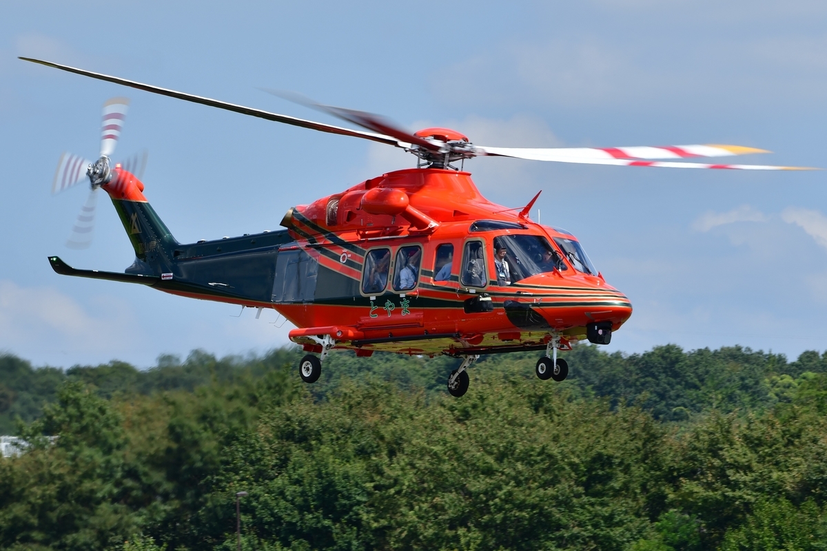 2019年9月17日（火） 今日の「とやま」さんとJA02EX 調布飛行場 - 基本は調布飛行場で見たヘリコプターの日記