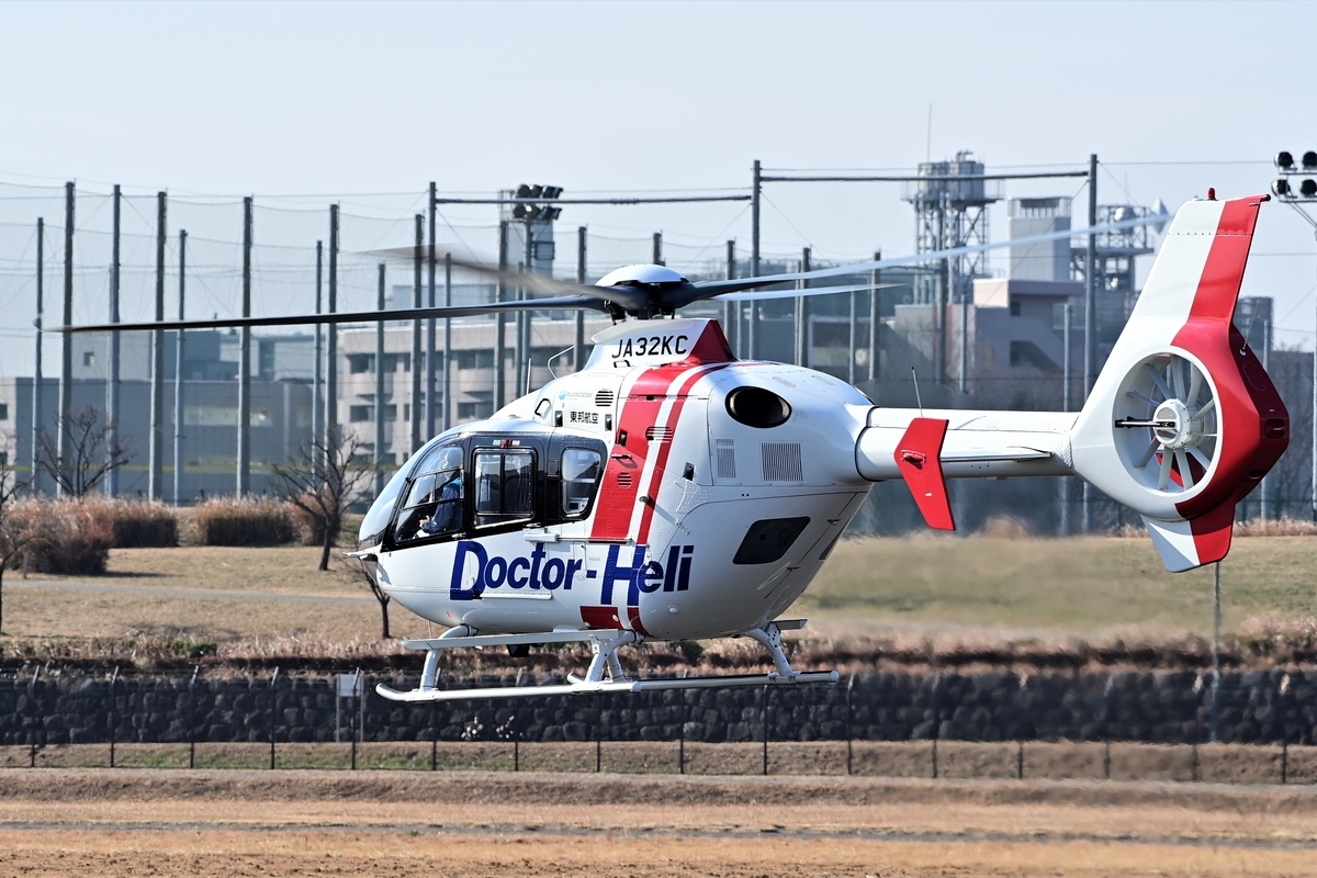 2021年1月7日（木） 今日もJA32KCが飛んでいた調布飛行場の話（南風というか西風で17だった） - 基本は調布飛行場で見たヘリコプターの日記