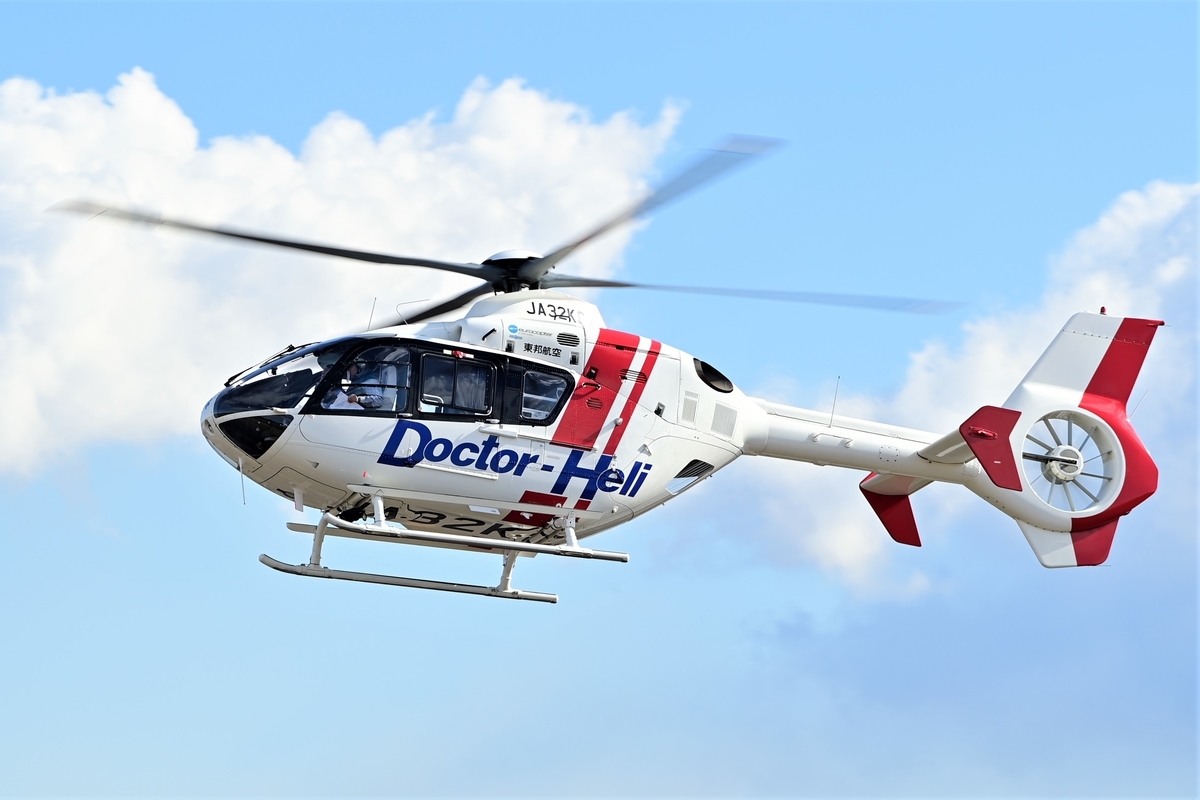 2021年1月8日（金） 寒い！今日もJA32KCしか飛んでいなかった調布飛行場の話（流し撮りに挑戦） - 基本は調布飛行場で見たヘリコプターの日記