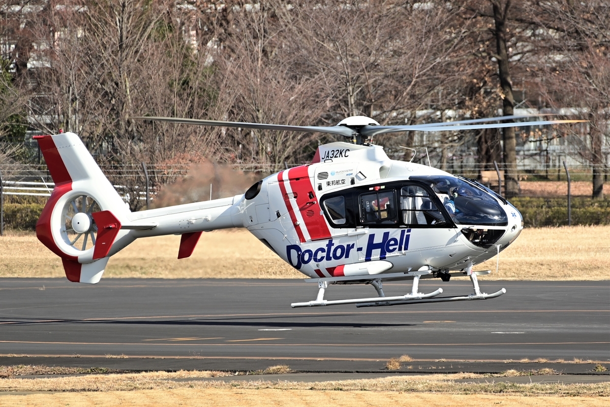 2021年1月8日（金） 寒い！今日もJA32KCしか飛んでいなかった調布飛行場の話（流し撮りに挑戦） - 基本は調布飛行場で見たヘリコプターの日記