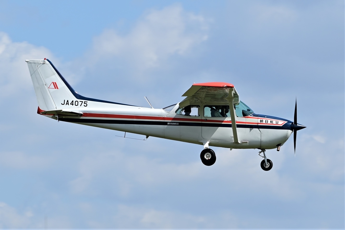 2021年10月 4日（月）またJA6573が飛んでるとこが撮れなかったしJA4075が降りてきた話 - 基本は調布飛行場で見たヘリコプターの日記