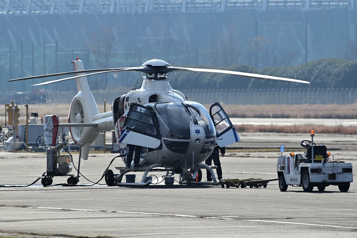 2021年12月24日（金） 調布飛行場にJA32KCが来てた話 - 基本は調布飛行場で見たヘリコプターの日記