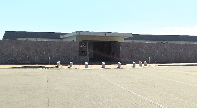 【ナイタイ高原牧場】ナイタイテラスでソフトクリーム！牧場の絶景を楽しむ。｜北海道上士幌町 - 搾りたて生アキロッソ