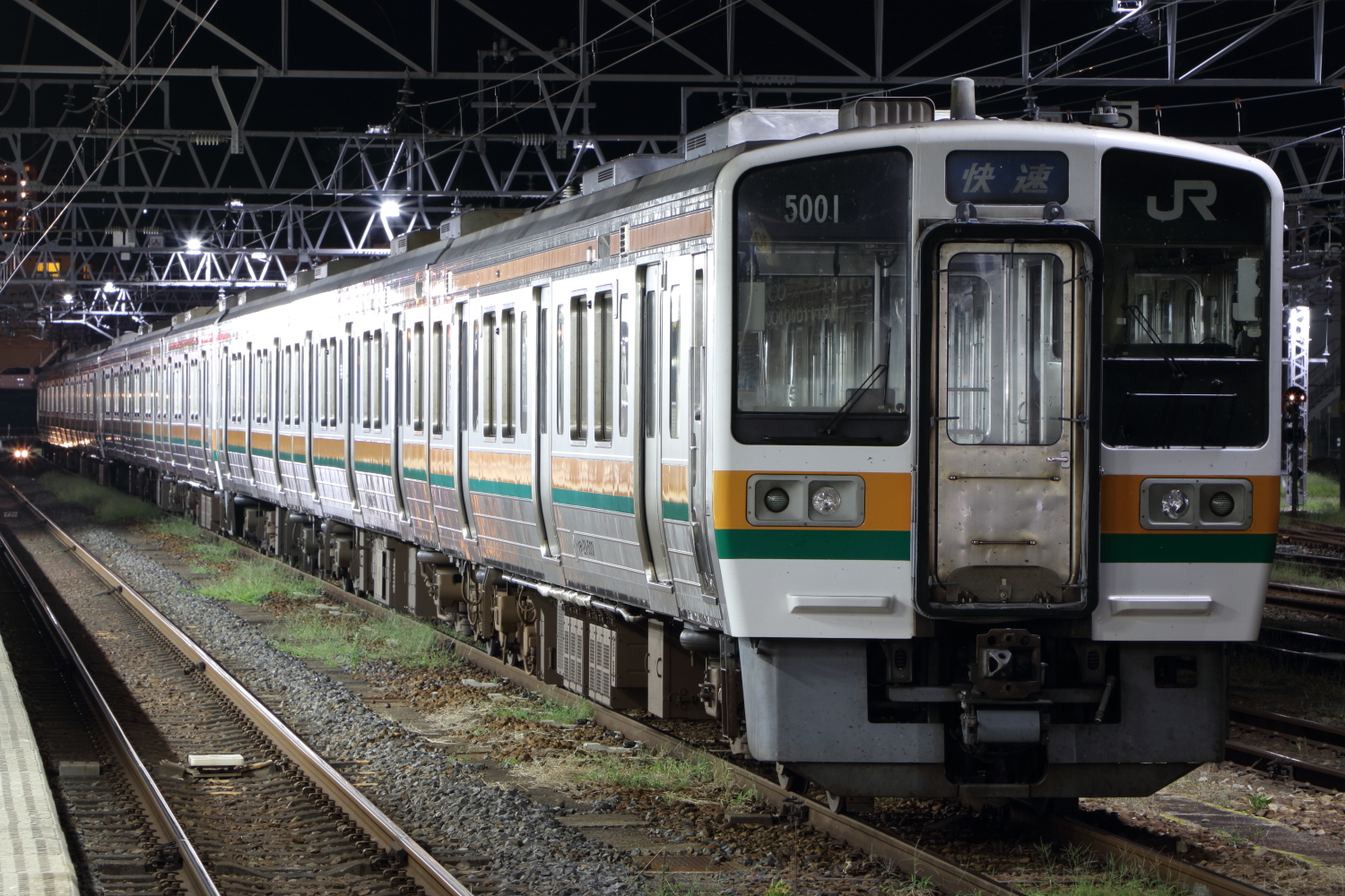 3ドア10両 -K115- - 待合室