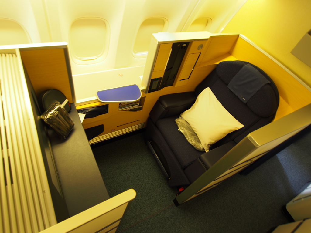 ANA (全日空) FIRST CLASS B777-300ER NH174 NRT-IAH - ファーストクラス搭乗記