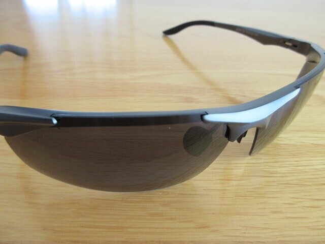 偏光サングラスレビュー！登山、キャンプおすすめGlazata軽量モデル！ - アオヒゲ危機一髪♪ 樽の中身は何だろう！？