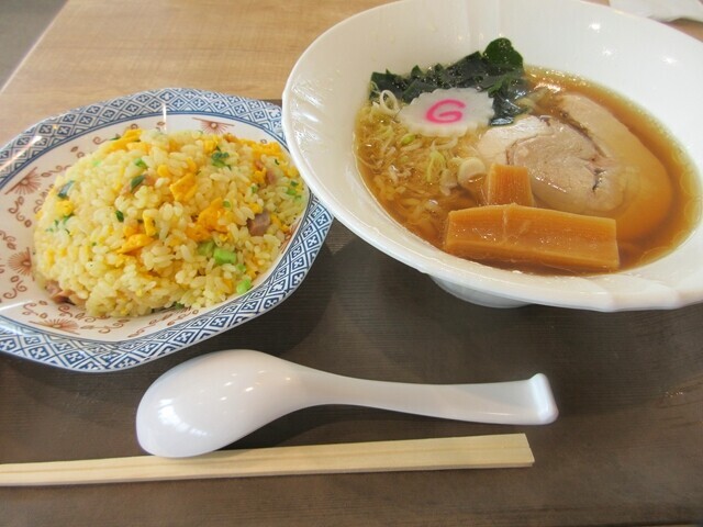 佐野ラーメンさのやレビュー！メニューと料金、混雑の詳細！ - 自由気ままにアンザイレン
