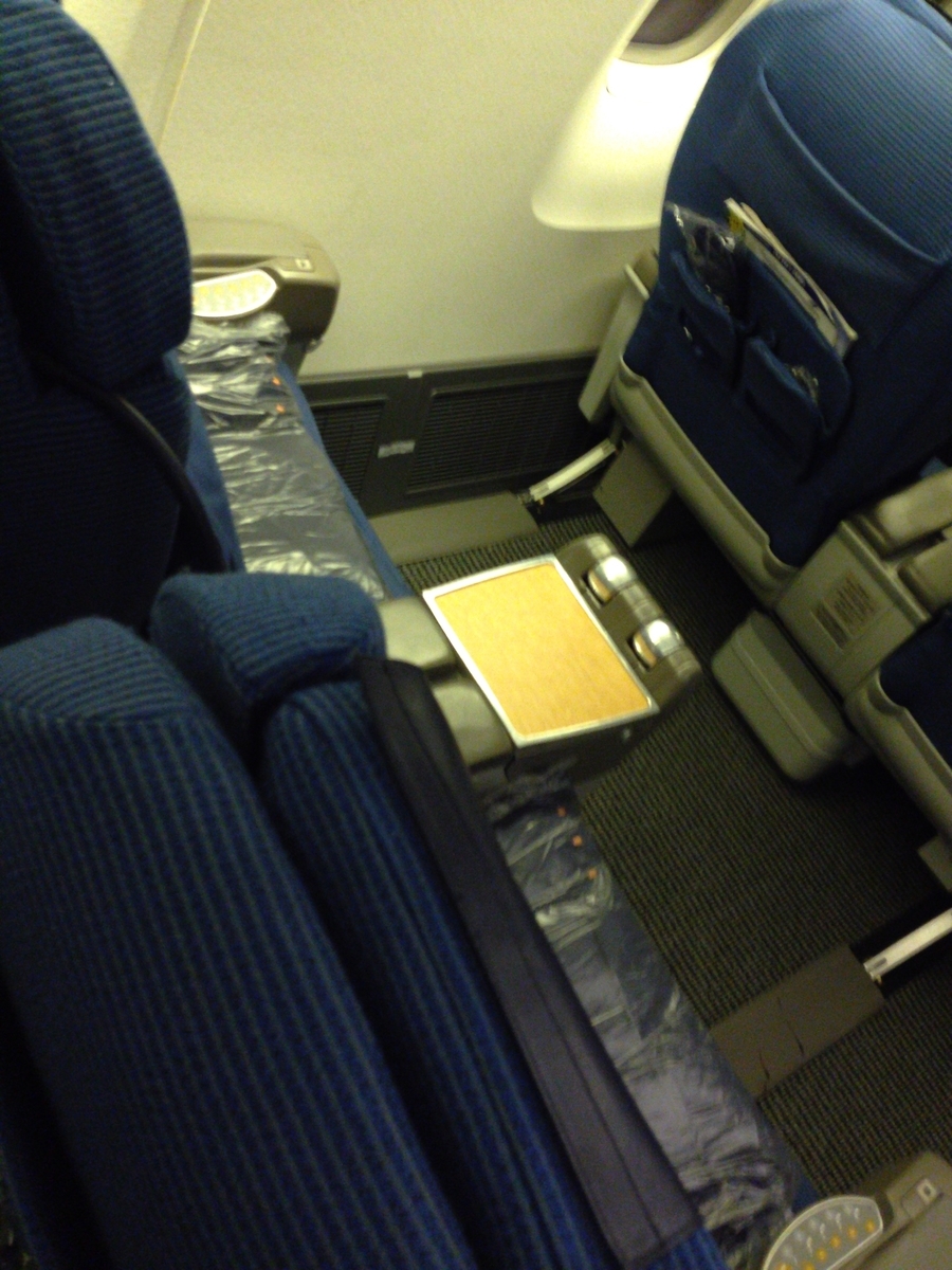 全日空 NH182 ビジネスクラス 成田ーホノルル NRT-HNL 搭乗記 - 旅や日々の備忘録