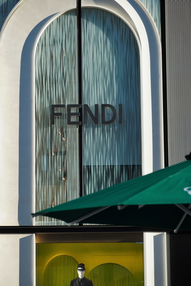 冬の東京銀座散歩⑳『GINZA SIX～FENDI～PRADA再び』銀座通り - 嵐、ゴルフ、ミステリーの日々2