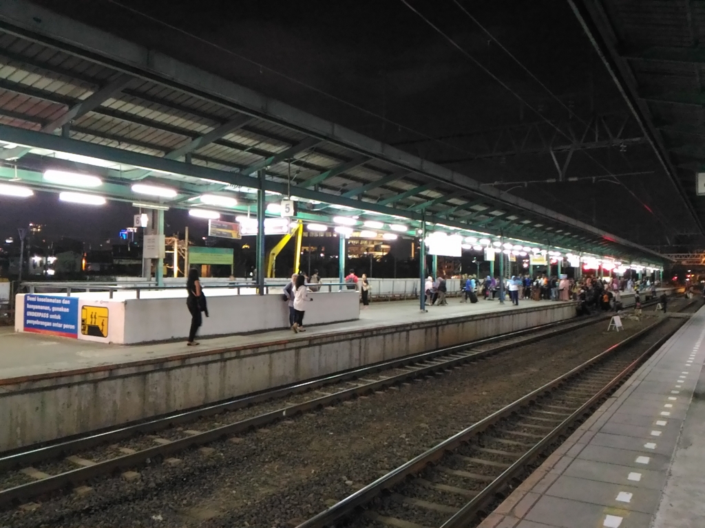 ジャカルタのBRT＆通勤電車 - ASEANブラブラ旅日記