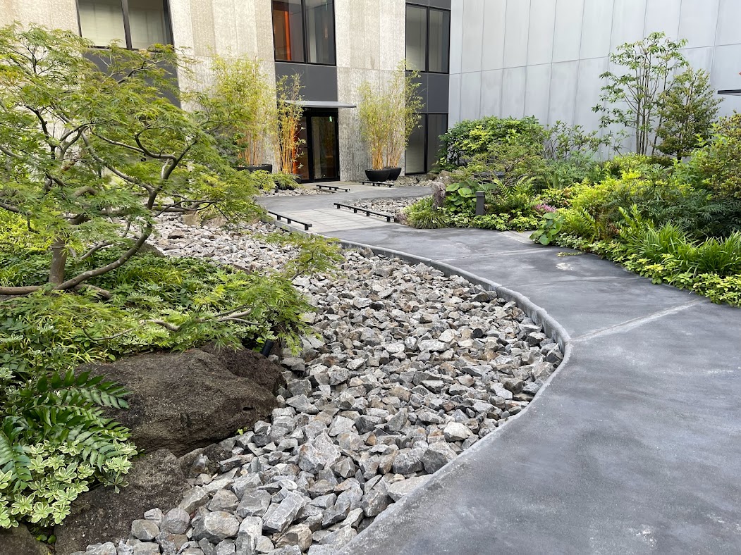 【インターコンチネンタル横浜pier8 3滞在目】③ホテルの施設紹介！中庭&ドローイングルーム＆おすすめ「Rooftop 1859」 - よくばりトラベルプランズ