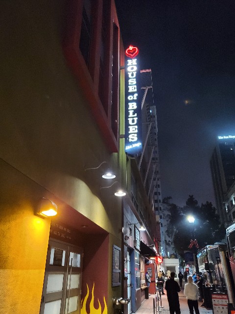 長女とJinjerのライブに参戦。その1 - R&R親父のカリフォルニア・ライフ！！！